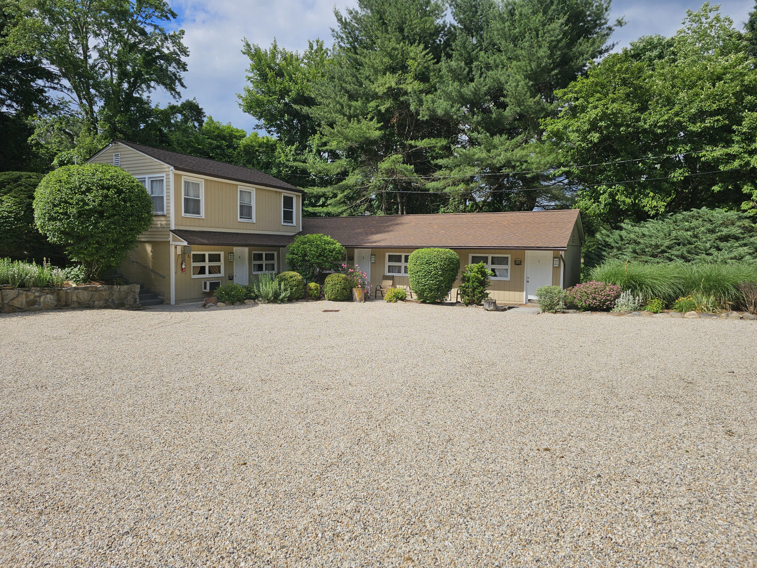 Country Lodge - Cornwall Inn